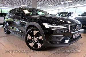 Melns Volvo V60 Cross Country 2023 Tallina, ar dzinēja tilpumu 2.00 L un nobraukumu 50 tūkst. km par 35990 €, foto  vietnē AUTOMOTO.COM.LV