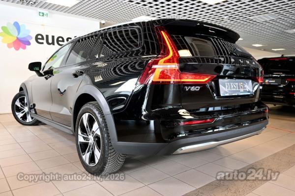 Черный Вольво V60 Cross Country 2023 в Таллин, объемом двигателя 2.00 л и пробегом 50 тыс. км за 35990 €, фото 4 на AUTOMOTO.COM.LV