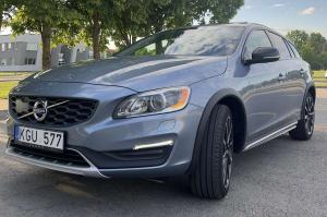 Zils Volvo V60 Cross Country 2017 Kauņa, ar dzinēja tilpumu 2.00 L un nobraukumu 135 tūkst. km par 11450 €, foto  vietnē AUTOMOTO.COM.LV