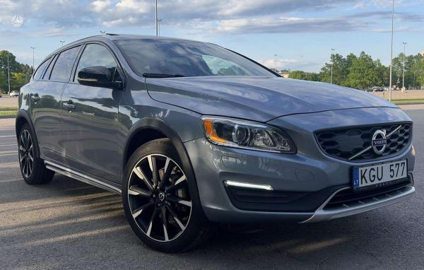 Blue Volvo V60 Cross Country 2017 in Kaunas, with an engine capacity of 2.00 L and mileage of 135 thousand km for 11450 €, photo 2 on AUTOMOTO.COM.LV