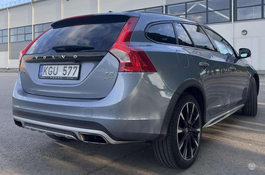 Синий Вольво V60 Cross Country 2017 в Каунас, объемом двигателя 2.00 л и пробегом 135 тыс. км за 11450 €, фото 5 на AUTOMOTO.COM.LV