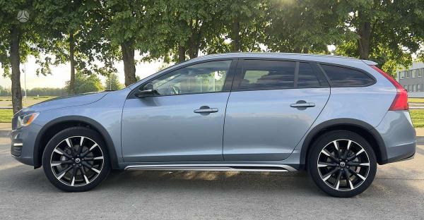 Blue Volvo V60 Cross Country 2017 in Kaunas, with an engine capacity of 2.00 L and mileage of 135 thousand km for 11450 €, photo 6 on AUTOMOTO.COM.LV