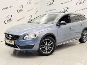 Синий Вольво V60 Cross Country 2018 в Вильнюс, объемом двигателя 1.97 л и пробегом 104 тыс. км за 13900 €, фото  на AUTOMOTO.COM.LV