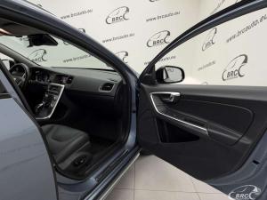 Zils Volvo V60 Cross Country 2018 Viļņa, ar dzinēja tilpumu 1.97 L un nobraukumu 104 tūkst. km par 13900 €, foto 10 vietnē AUTOMOTO.COM.LV