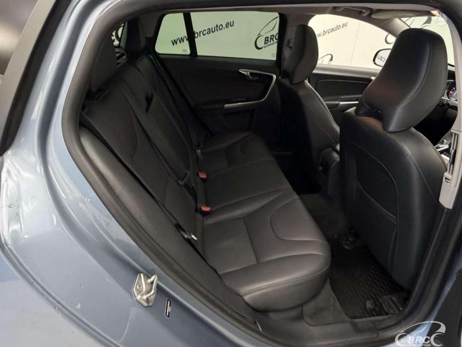 Zils Volvo V60 Cross Country 2018 Viļņa, ar dzinēja tilpumu 1.97 L un nobraukumu 104 tūkst. km par 13900 €, foto 13 vietnē AUTOMOTO.COM.LV