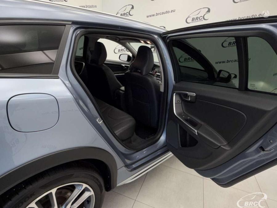 Zils Volvo V60 Cross Country 2018 Viļņa, ar dzinēja tilpumu 1.97 L un nobraukumu 104 tūkst. km par 13900 €, foto 15 vietnē AUTOMOTO.COM.LV