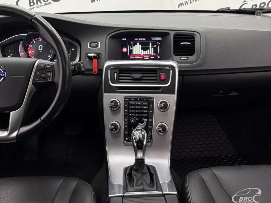 Zils Volvo V60 Cross Country 2018 Viļņa, ar dzinēja tilpumu 1.97 L un nobraukumu 104 tūkst. km par 13900 €, foto 17 vietnē AUTOMOTO.COM.LV