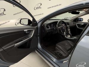Zils Volvo V60 Cross Country 2018 Viļņa, ar dzinēja tilpumu 1.97 L un nobraukumu 104 tūkst. km par 13900 €, foto 22 vietnē AUTOMOTO.COM.LV