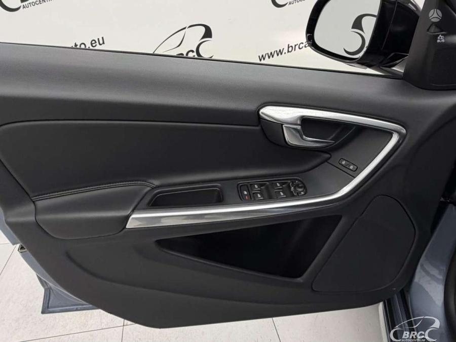 Zils Volvo V60 Cross Country 2018 Viļņa, ar dzinēja tilpumu 1.97 L un nobraukumu 104 tūkst. km par 13900 €, foto 23 vietnē AUTOMOTO.COM.LV