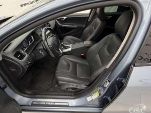 Zils Volvo V60 Cross Country 2018 Viļņa, ar dzinēja tilpumu 1.97 L un nobraukumu 104 tūkst. km par 13900 €, foto 24 vietnē AUTOMOTO.COM.LV