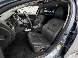 Zils Volvo V60 Cross Country 2018 Viļņa, ar dzinēja tilpumu 1.97 L un nobraukumu 104 tūkst. km par 13900 €, foto 26 vietnē AUTOMOTO.COM.LV
