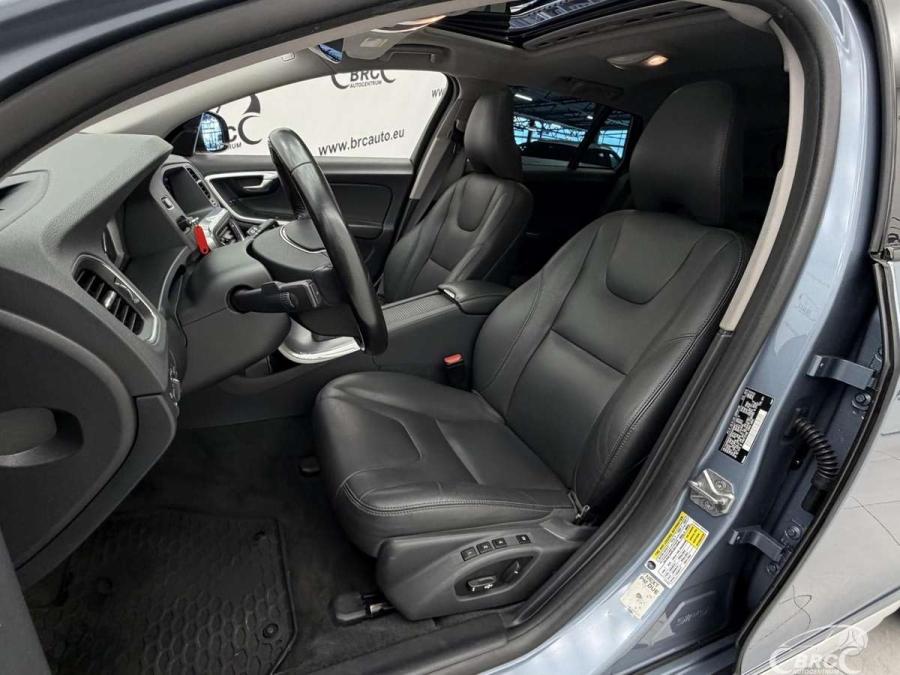 Zils Volvo V60 Cross Country 2018 Viļņa, ar dzinēja tilpumu 1.97 L un nobraukumu 104 tūkst. km par 13900 €, foto 26 vietnē AUTOMOTO.COM.LV