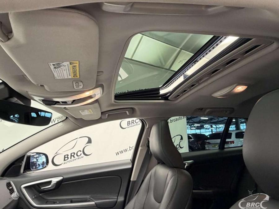 Zils Volvo V60 Cross Country 2018 Viļņa, ar dzinēja tilpumu 1.97 L un nobraukumu 104 tūkst. km par 13900 €, foto 28 vietnē AUTOMOTO.COM.LV