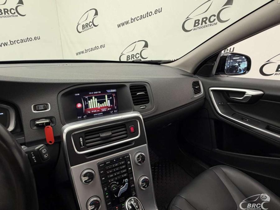 Zils Volvo V60 Cross Country 2018 Viļņa, ar dzinēja tilpumu 1.97 L un nobraukumu 104 tūkst. km par 13900 €, foto 30 vietnē AUTOMOTO.COM.LV