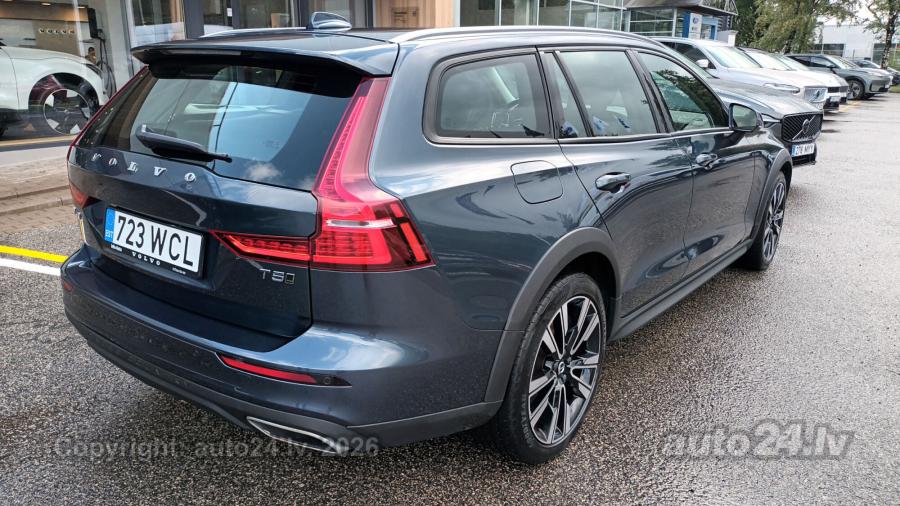 Zils Volvo V60 Cross Country 2020 Pērnava, ar dzinēja tilpumu 2.00 L un nobraukumu 87 tūkst. km par 26900 €, foto 3 vietnē AUTOMOTO.COM.LV