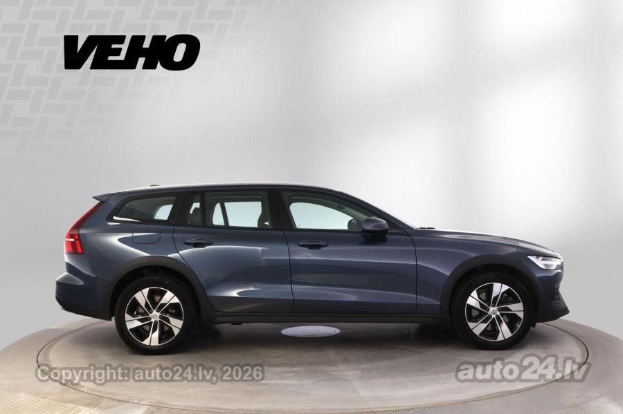 Синий Вольво V60 Cross Country 2021 в Таллин, объемом двигателя 2.00 л и пробегом 88 тыс. км за 25900 €, фото 3 на AUTOMOTO.COM.LV