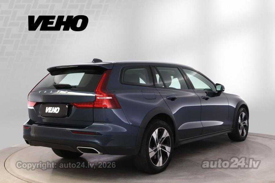 Синий Вольво V60 Cross Country 2021 в Таллин, объемом двигателя 2.00 л и пробегом 88 тыс. км за 25900 €, фото 4 на AUTOMOTO.COM.LV
