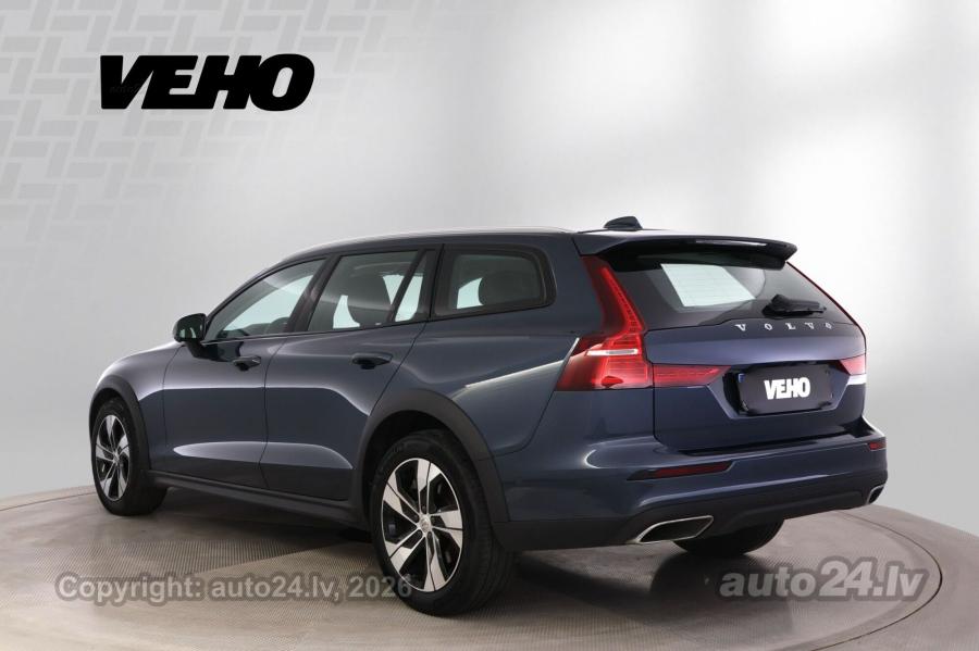 Синий Вольво V60 Cross Country 2021 в Таллин, объемом двигателя 2.00 л и пробегом 88 тыс. км за 25900 €, фото 5 на AUTOMOTO.COM.LV