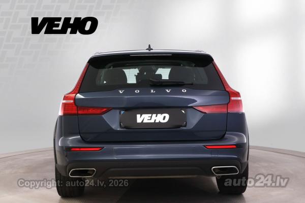 Blue Volvo V60 Cross Country 2021 in Tallinn, with an engine capacity of 2.00 L and mileage of 88 thousand km for 25900 €, photo 7 on AUTOMOTO.COM.LV