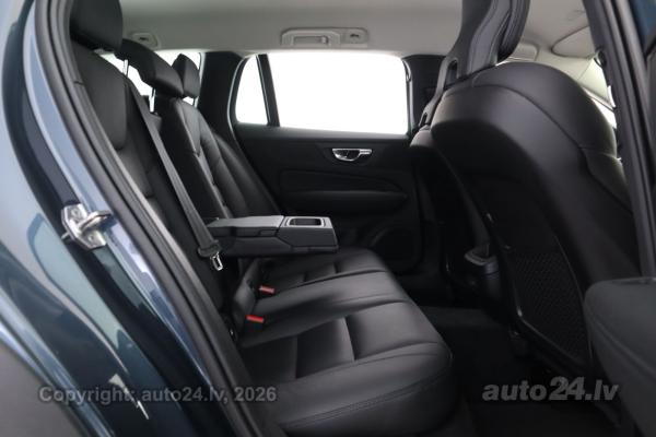 Blue Volvo V60 Cross Country 2021 in Tallinn, with an engine capacity of 2.00 L and mileage of 88 thousand km for 25900 €, photo 9 on AUTOMOTO.COM.LV