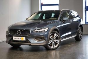 Синий Вольво V60 Cross Country 2021 в Вильнюс, объемом двигателя 1.97 л и пробегом 83 тыс. км за 28900 €, фото  на AUTOMOTO.COM.LV