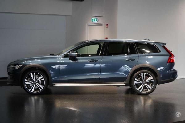 Zils Volvo V60 Cross Country 2021 Viļņa, ar dzinēja tilpumu 1.97 L un nobraukumu 83 tūkst. km par 28900 €, foto 2 vietnē AUTOMOTO.COM.LV