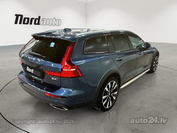 Blue Volvo V60 Cross Country 2022 in Tallinn, with an engine capacity of 2.00 L and mileage of 52 thousand km for 29900 €, photo 3 on AUTOMOTO.COM.LV