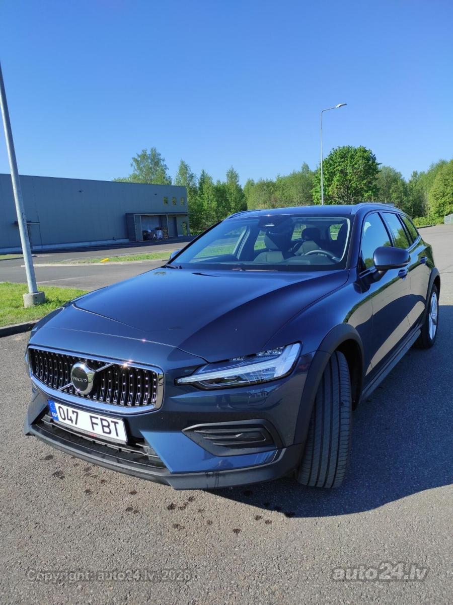 Zils Volvo V60 Cross Country 2023 Tallina, ar dzinēja tilpumu 2.00 L un nobraukumu 60 tūkst. km par 34800 €, foto 4 vietnē AUTOMOTO.COM.LV