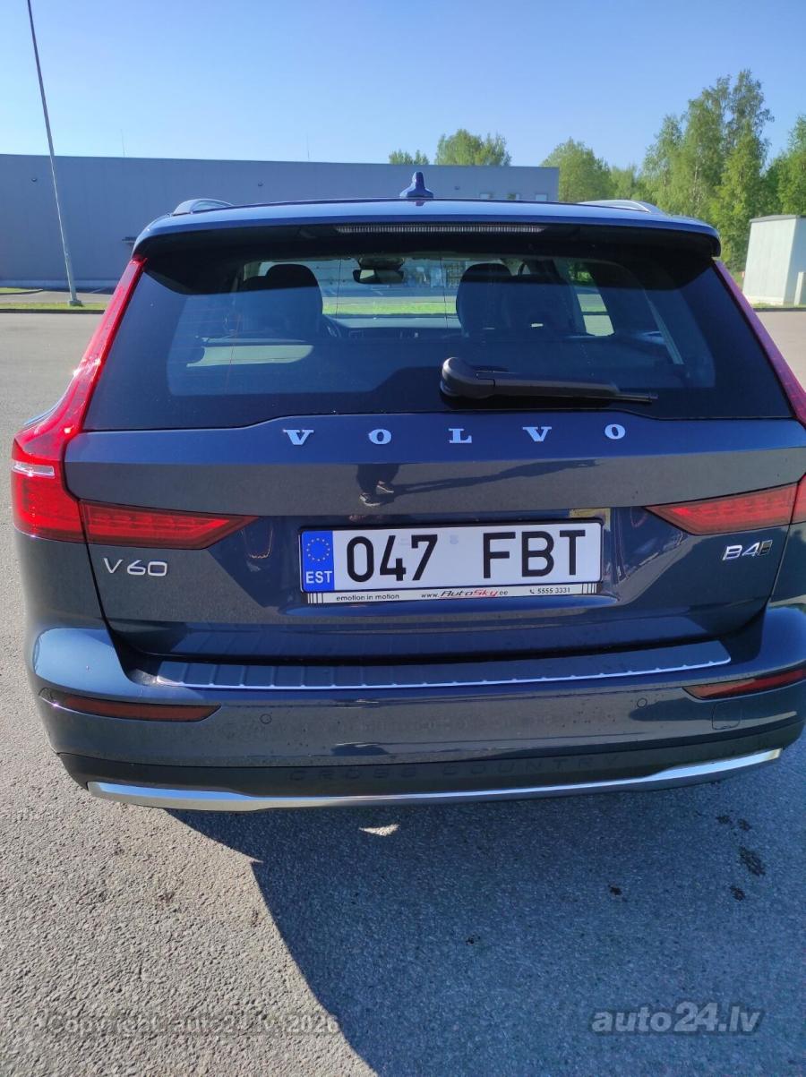 Zils Volvo V60 Cross Country 2023 Tallina, ar dzinēja tilpumu 2.00 L un nobraukumu 60 tūkst. km par 34800 €, foto 5 vietnē AUTOMOTO.COM.LV