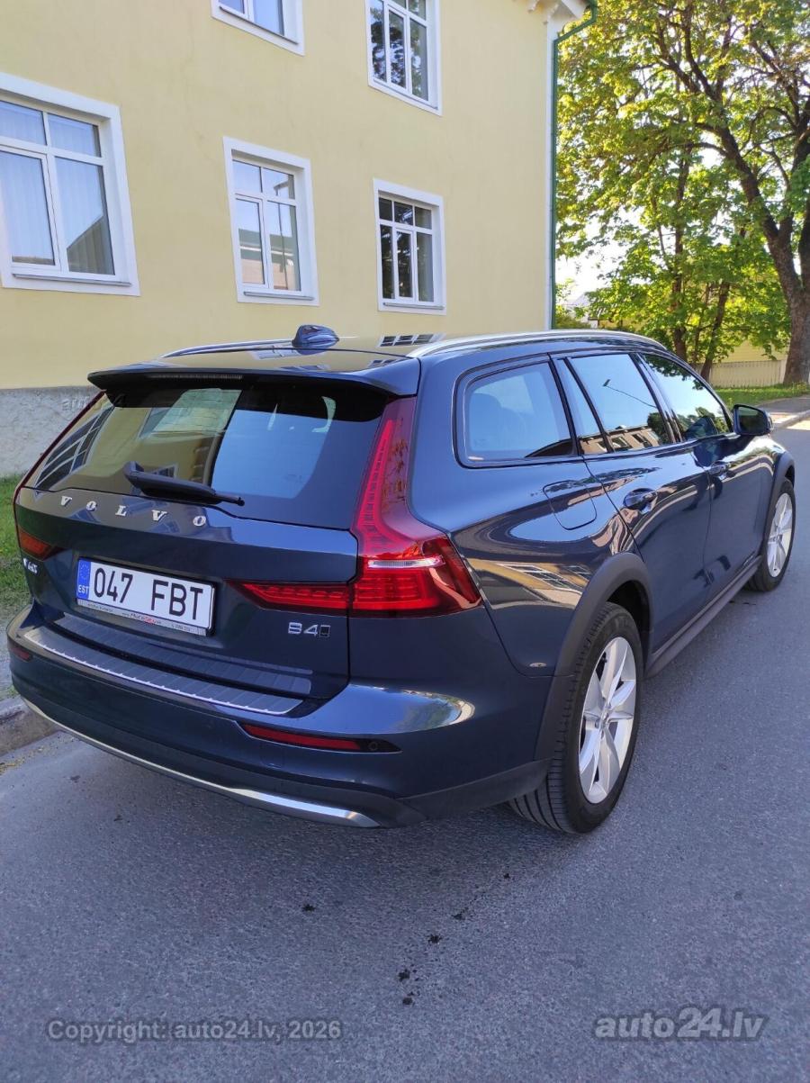 Zils Volvo V60 Cross Country 2023 Tallina, ar dzinēja tilpumu 2.00 L un nobraukumu 60 tūkst. km par 34800 €, foto 9 vietnē AUTOMOTO.COM.LV