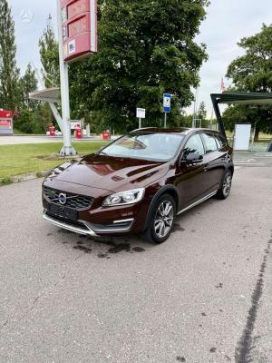 Brūns Volvo V60 Cross Country 2015 Tauragė, ar dzinēja tilpumu 1.97 L un nobraukumu 198 tūkst. km par 10500 €, foto  vietnē AUTOMOTO.COM.LV