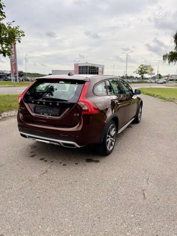 Brūns Volvo V60 Cross Country 2015 Tauragė, ar dzinēja tilpumu 1.97 L un nobraukumu 198 tūkst. km par 10500 €, foto 6 vietnē AUTOMOTO.COM.LV