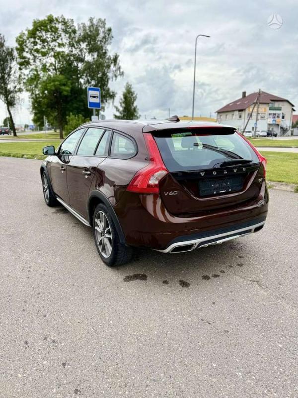 Brūns Volvo V60 Cross Country 2015 Tauragė, ar dzinēja tilpumu 1.97 L un nobraukumu 198 tūkst. km par 10500 €, foto 7 vietnē AUTOMOTO.COM.LV