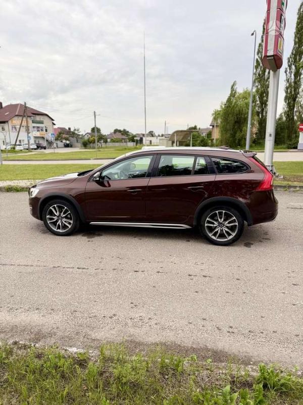 Brūns Volvo V60 Cross Country 2015 Tauragė, ar dzinēja tilpumu 1.97 L un nobraukumu 198 tūkst. km par 10500 €, foto 8 vietnē AUTOMOTO.COM.LV