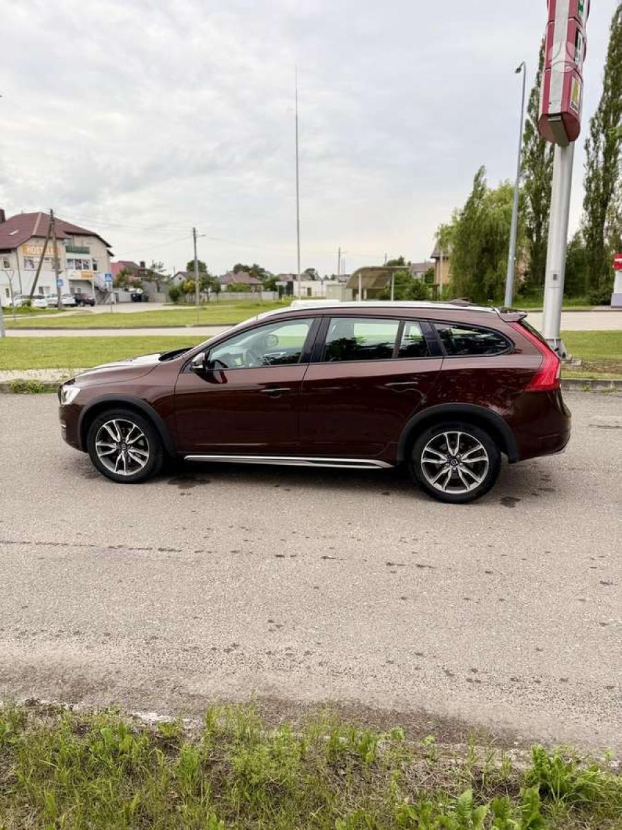 Коричневый Вольво V60 Cross Country 2015 в Таураге, объемом двигателя 1.97 л и пробегом 198 тыс. км за 10500 €, фото 9 на AUTOMOTO.COM.LV
