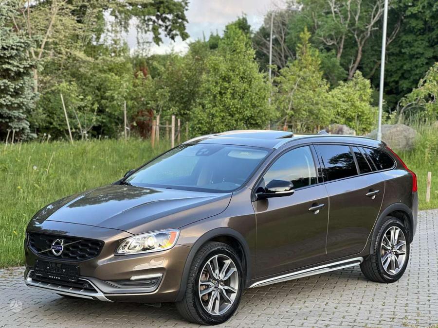 Brūns Volvo V60 Cross Country 2015 Klaipėda, ar dzinēja tilpumu 2.50 L un nobraukumu 248 tūkst. km par 11900 €, foto 4 vietnē AUTOMOTO.COM.LV