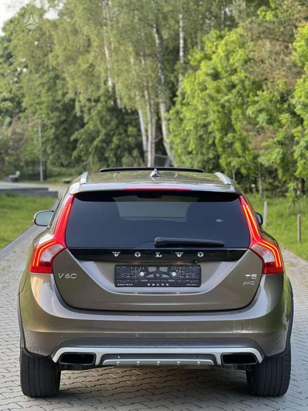 Brown Volvo V60 Cross Country 2015 in Klaipeda, with an engine capacity of 2.50 L and mileage of 248 thousand km for 11900 €, photo 7 on AUTOMOTO.COM.LV