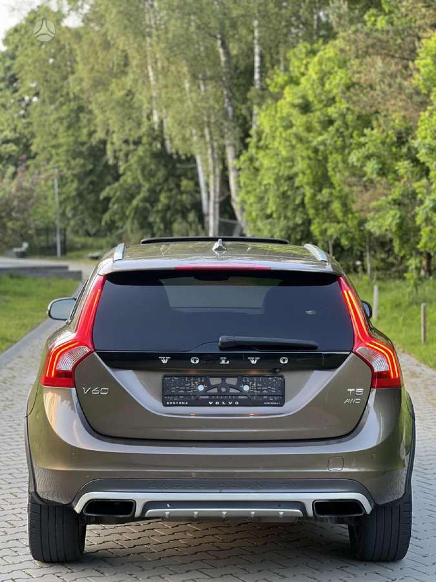 Brūns Volvo V60 Cross Country 2015 Klaipėda, ar dzinēja tilpumu 2.50 L un nobraukumu 248 tūkst. km par 11900 €, foto 8 vietnē AUTOMOTO.COM.LV
