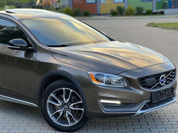 Brown Volvo V60 Cross Country 2015 in Klaipeda, with an engine capacity of 2.50 L and mileage of 248 thousand km for 11900 €, photo 8 on AUTOMOTO.COM.LV