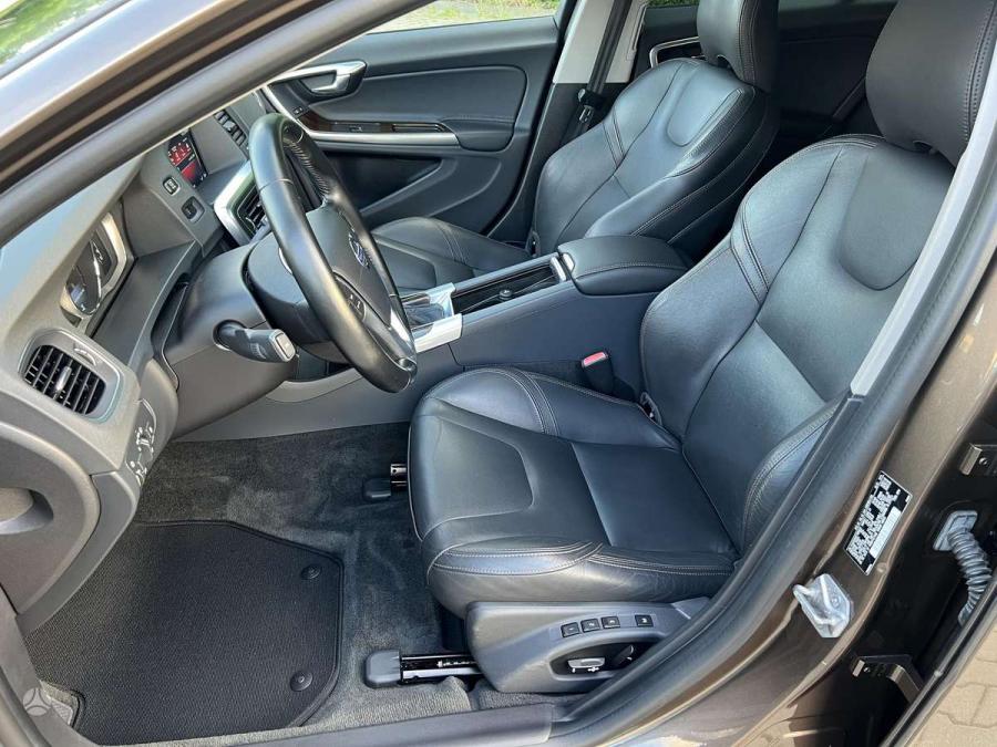 Brūns Volvo V60 Cross Country 2015 Klaipėda, ar dzinēja tilpumu 2.50 L un nobraukumu 248 tūkst. km par 11900 €, foto 15 vietnē AUTOMOTO.COM.LV