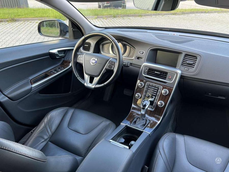 Brūns Volvo V60 Cross Country 2015 Klaipėda, ar dzinēja tilpumu 2.50 L un nobraukumu 248 tūkst. km par 11900 €, foto 16 vietnē AUTOMOTO.COM.LV