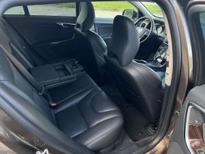 Brūns Volvo V60 Cross Country 2015 Klaipėda, ar dzinēja tilpumu 2.50 L un nobraukumu 248 tūkst. km par 11900 €, foto 18 vietnē AUTOMOTO.COM.LV