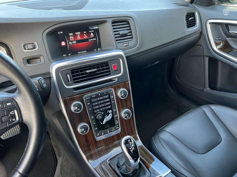 Brūns Volvo V60 Cross Country 2015 Klaipėda, ar dzinēja tilpumu 2.50 L un nobraukumu 248 tūkst. km par 11900 €, foto 19 vietnē AUTOMOTO.COM.LV