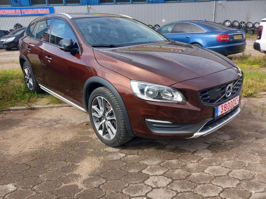 Коричневый Вольво V60 Cross Country 2015 в Радвилишкис, объемом двигателя 1.97 л и пробегом 199 тыс. км за 9200 €, фото 1 на AUTOMOTO.COM.LV