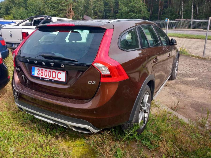 Коричневый Вольво V60 Cross Country 2015 в Радвилишкис, объемом двигателя 1.97 л и пробегом 199 тыс. км за 9200 €, фото 11 на AUTOMOTO.COM.LV