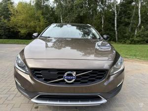 Brown Volvo V60 Cross Country 2015 in Kaunas, with an engine capacity of 2.00 L and mileage of 289 thousand km for 9250 €, photo 3 on AUTOMOTO.COM.LV