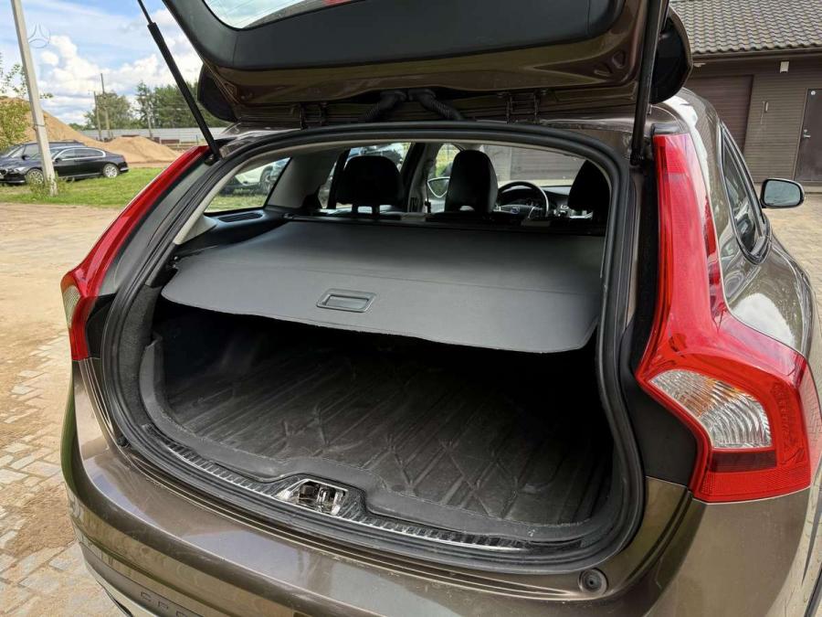 Brown Volvo V60 Cross Country 2015 in Kaunas, with an engine capacity of 2.00 L and mileage of 289 thousand km for 9250 €, photo 9 on AUTOMOTO.COM.LV