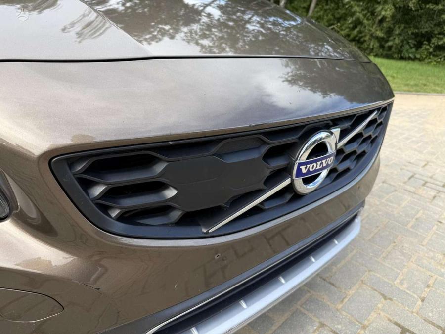 Brown Volvo V60 Cross Country 2015 in Kaunas, with an engine capacity of 2.00 L and mileage of 289 thousand km for 9250 €, photo 11 on AUTOMOTO.COM.LV