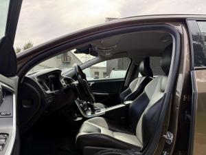 Brown Volvo V60 Cross Country 2015 in Kaunas, with an engine capacity of 2.00 L and mileage of 289 thousand km for 9250 €, photo 13 on AUTOMOTO.COM.LV