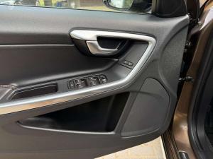 Brown Volvo V60 Cross Country 2015 in Kaunas, with an engine capacity of 2.00 L and mileage of 289 thousand km for 9250 €, photo 16 on AUTOMOTO.COM.LV